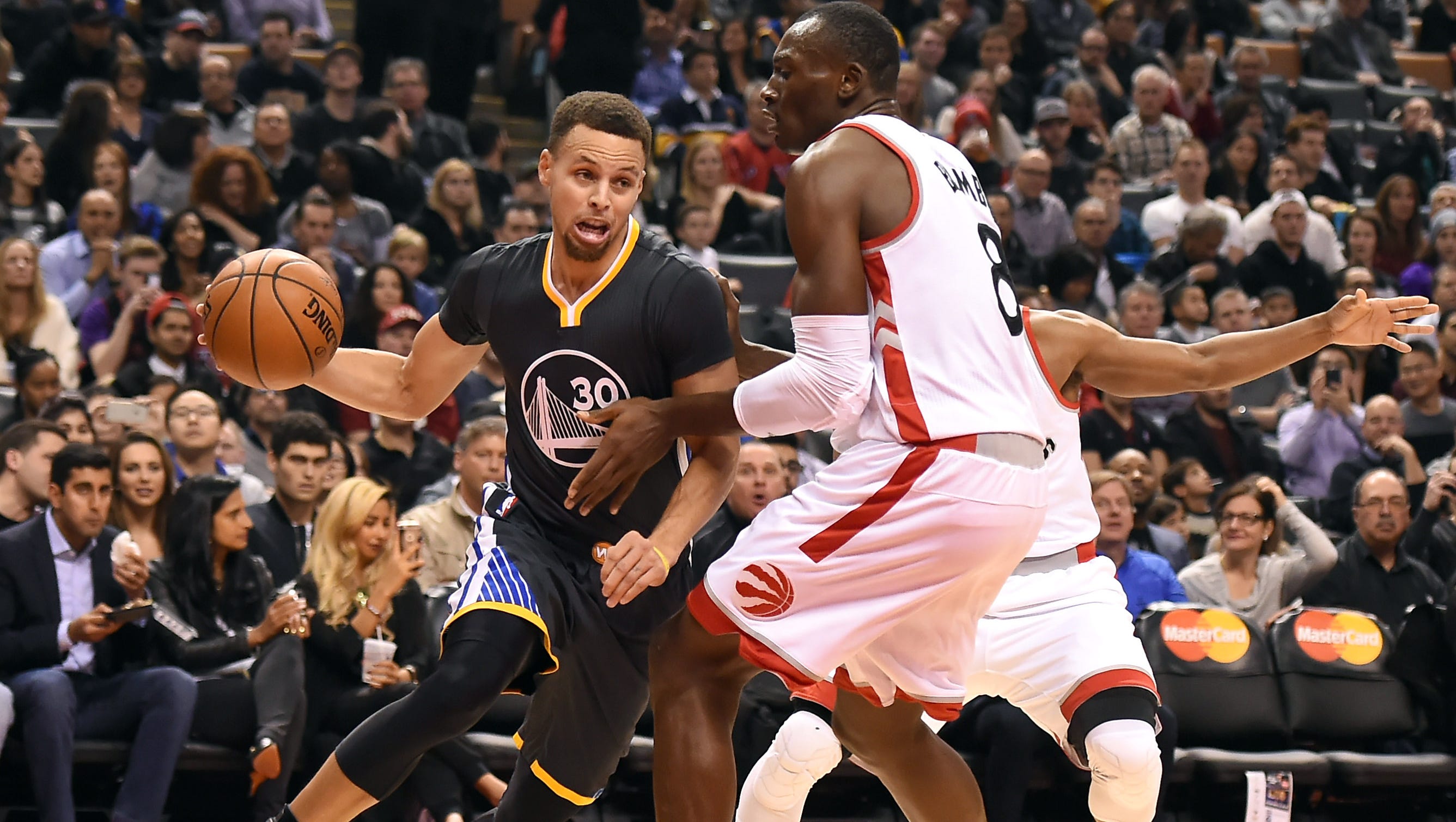 Stephen Curry scores 44 as perfect Warriors beat Raptors