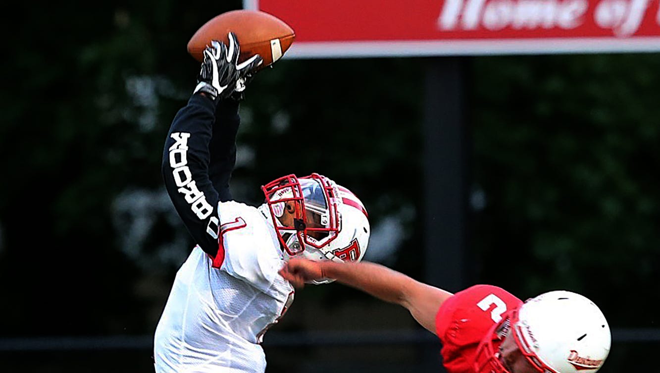 Dunellen football uses ground game to defeat Highland Park