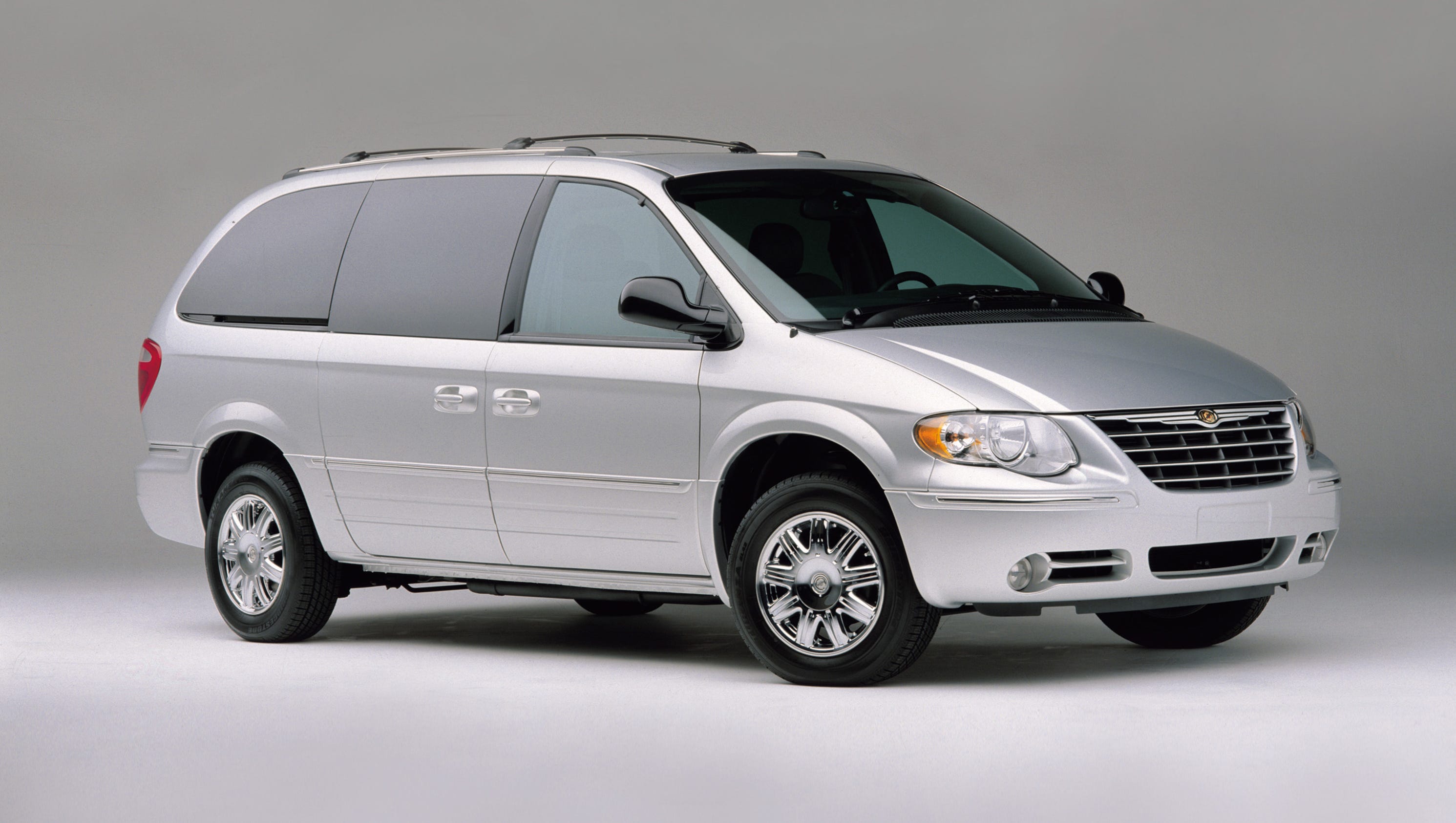 635640985318546054-d-drive-minivan-06.jpg?width=2981&height=1684&fit ...