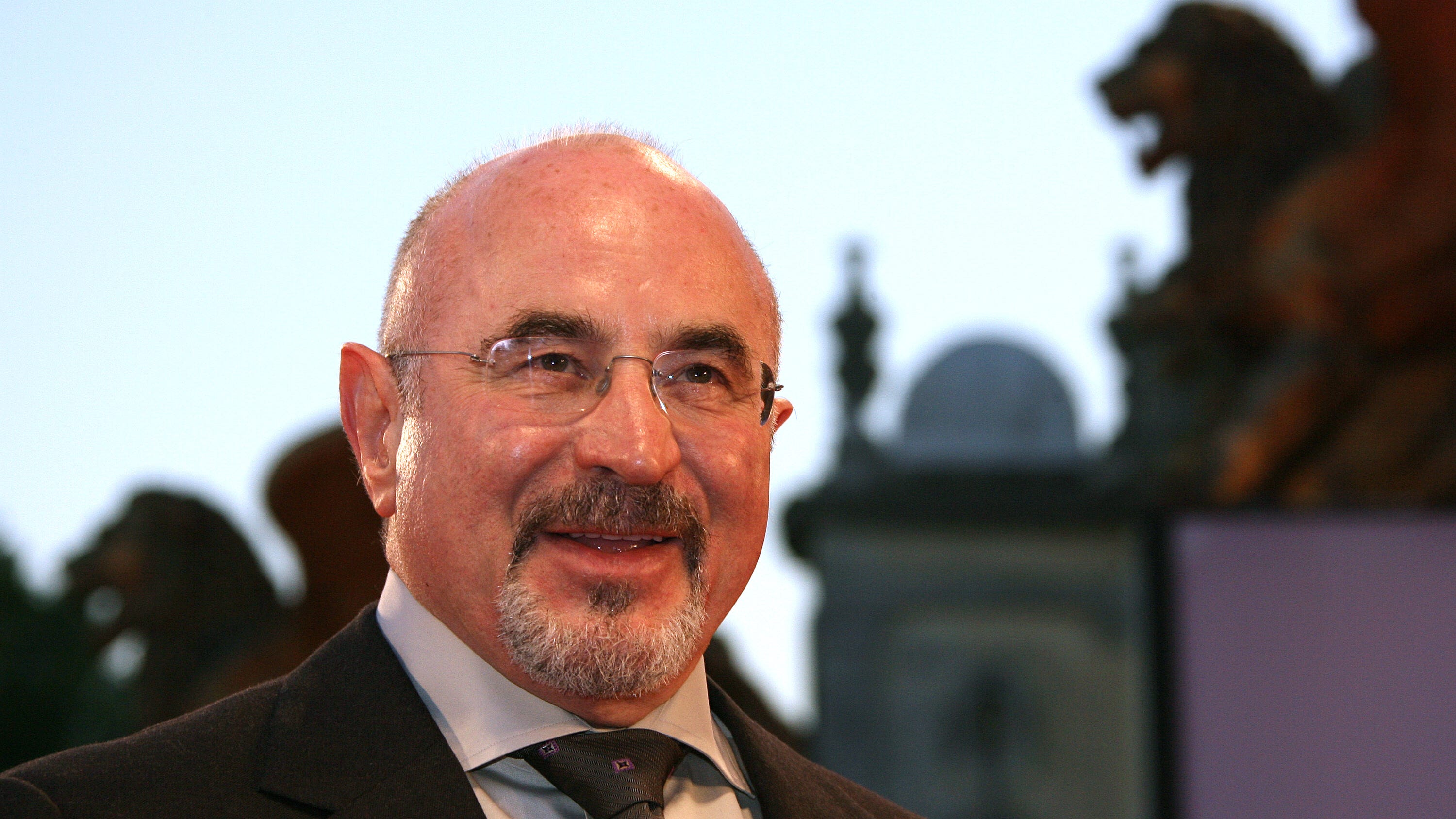 'Who Framed Roger Rabbit' actor Hoskins dies at 71