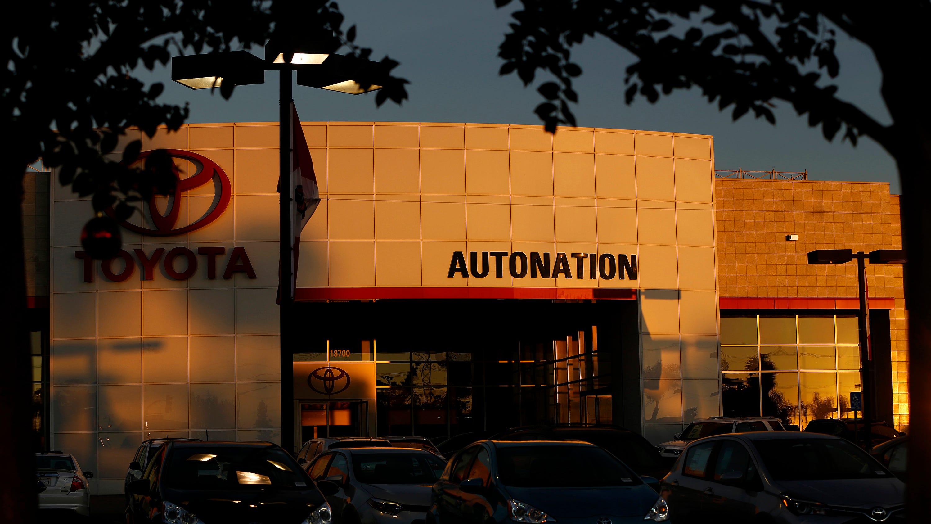 AutoNation shifts to online storefront with no haggling