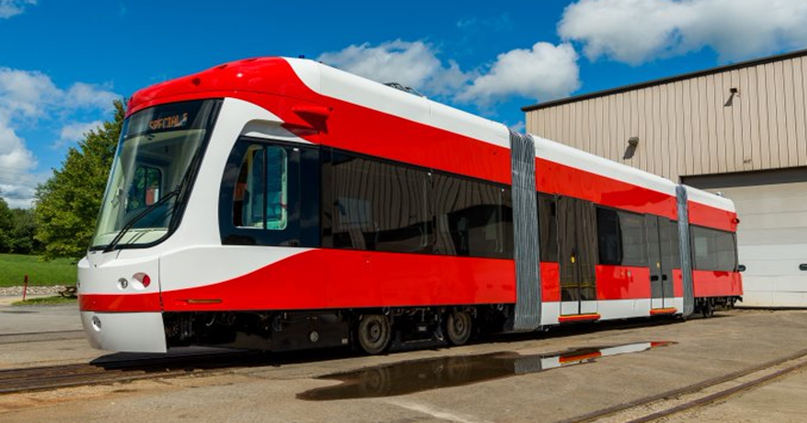 First QLINE streetcar to arrive in Detroit on Wednesday