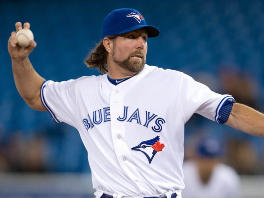 R.A. Dickey, Blue Jays beat reeling Yankees