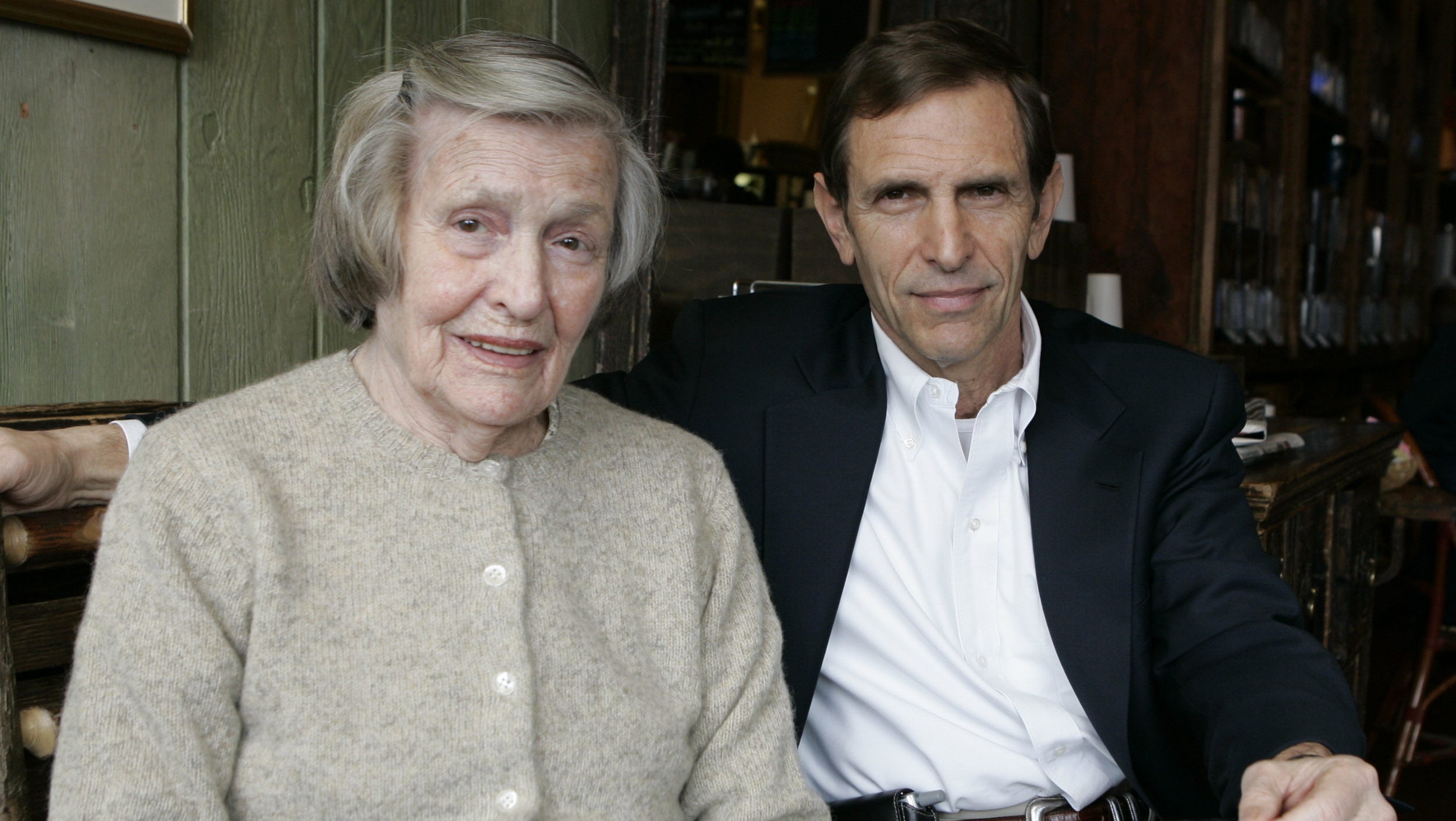 Mary Cheever, wife, mother and muse of writers, dies