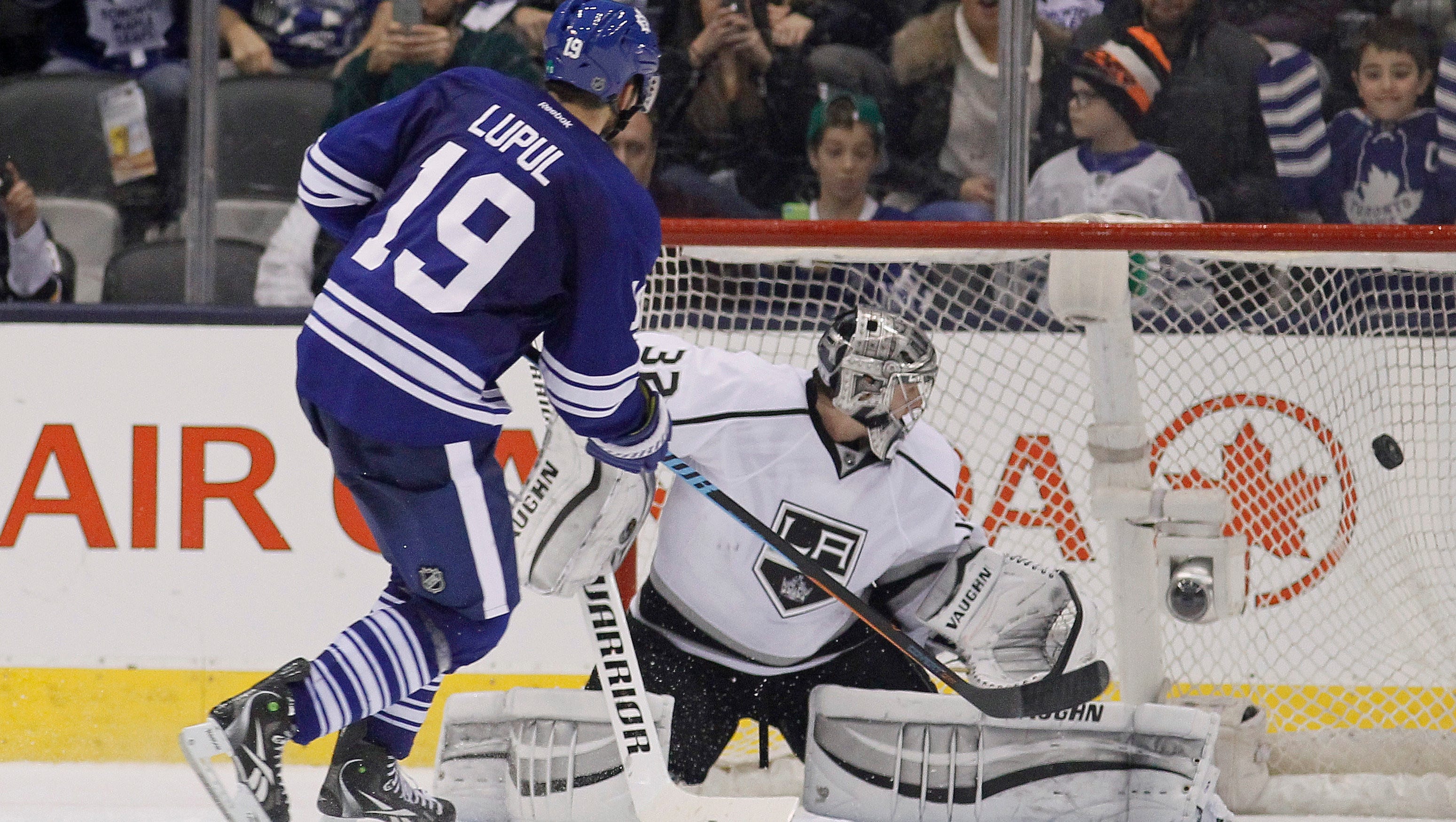 Maple Leafs beat Kings 4-3 in shootout
