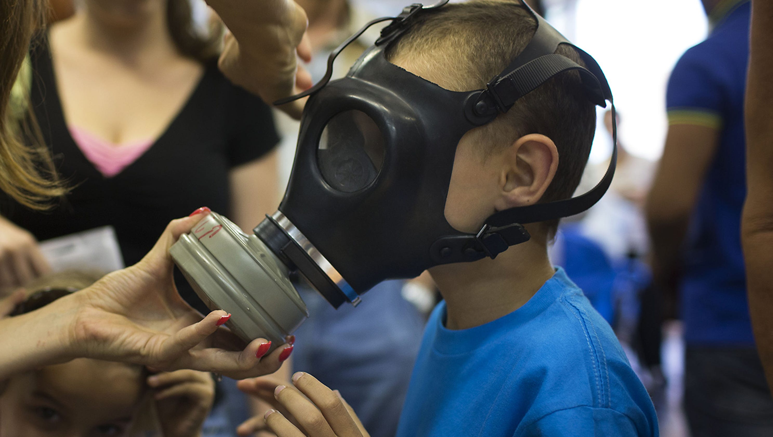Israel distributes gas masks to civilians
