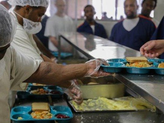 More maggots in a Michigan kitchen prison -- this time in Aramark's ...