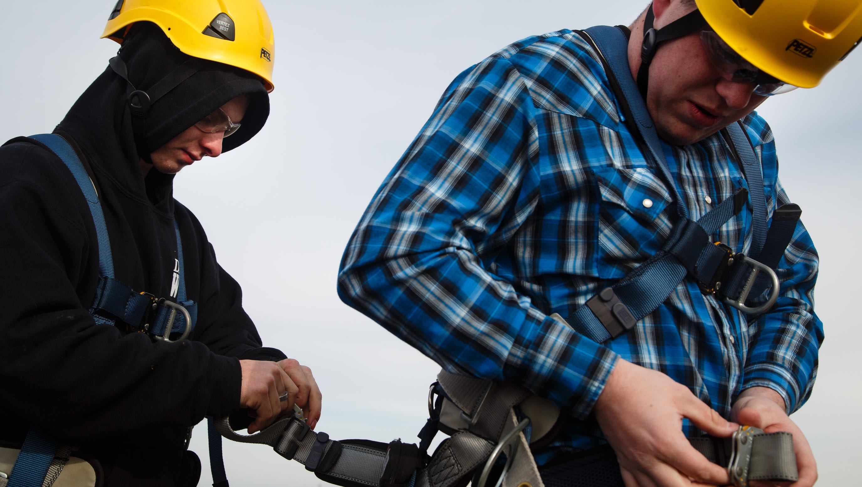 Wind turbine technicians see job future with heavy demand, rising pay ...