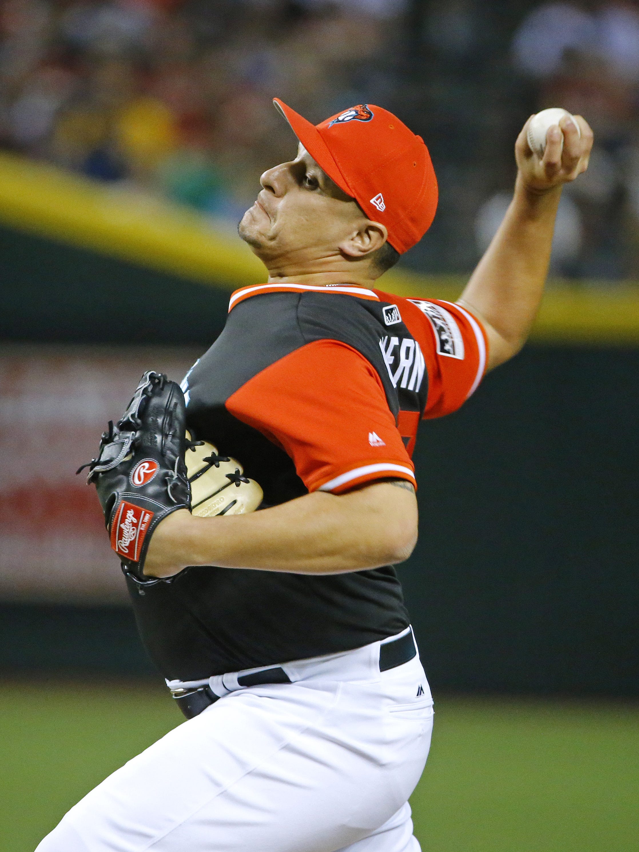 Cincinnati Reds sign reliever David Hernandez to two-year deal