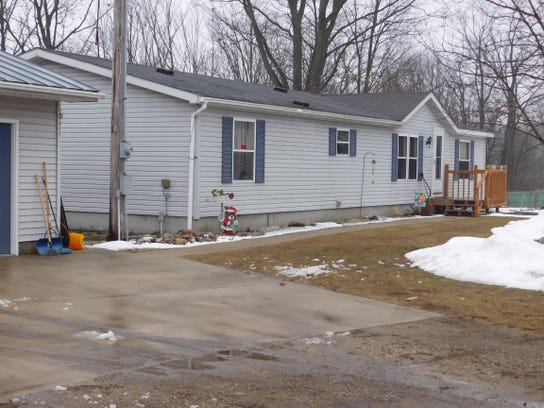 In west Michigan neighbor feud, some side with suspected killer
