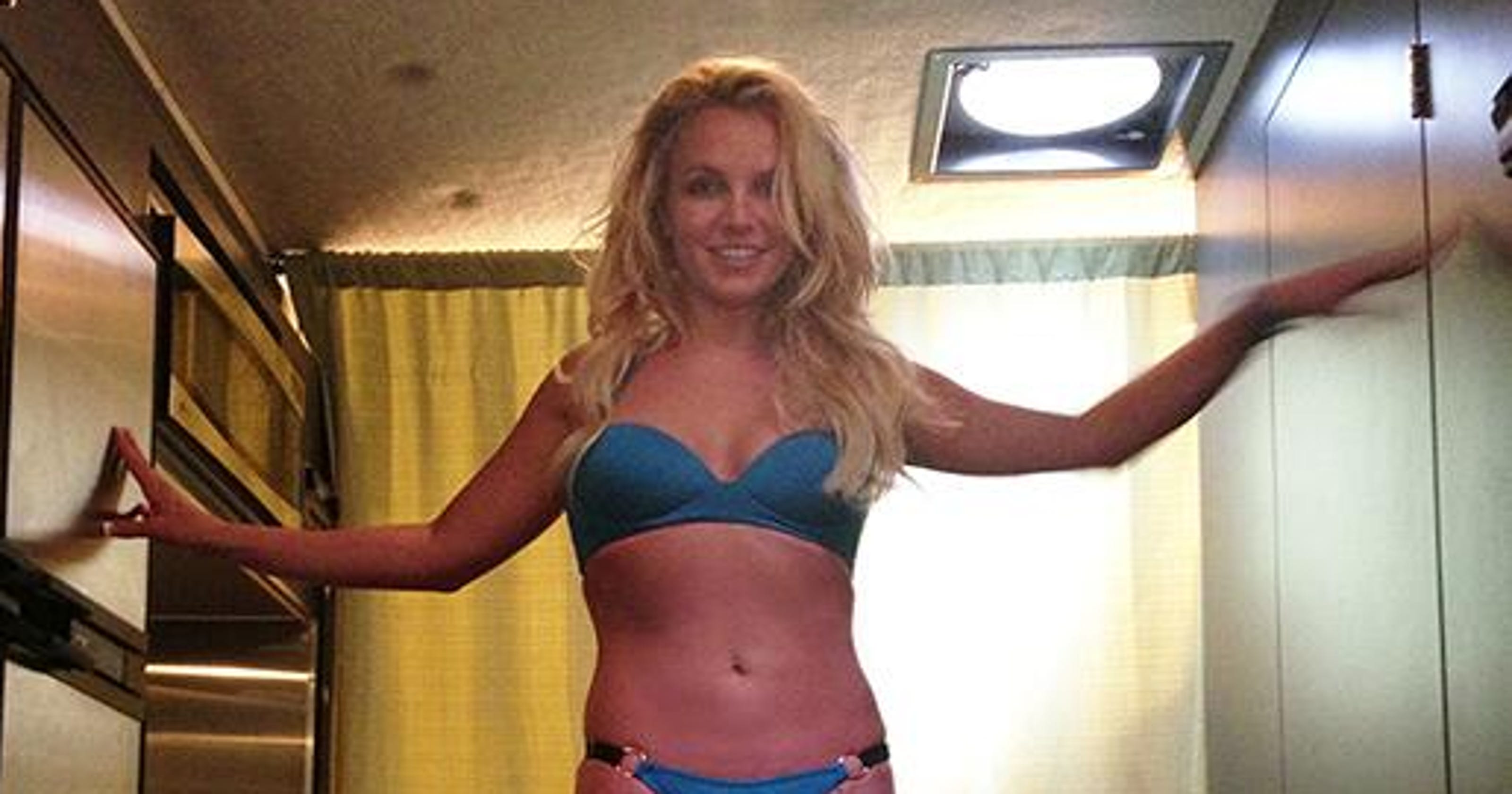 Britney Spears proudly puts bikini bod on display