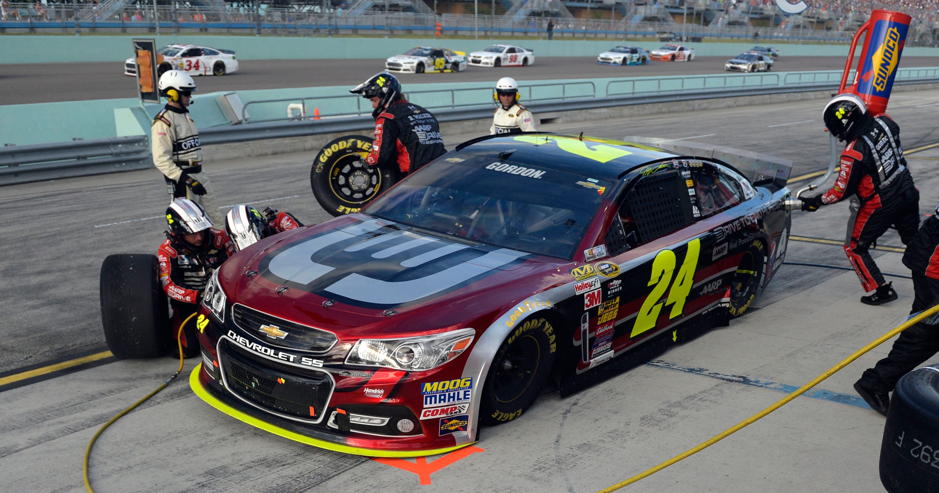 Final pit stop costs Jeff Gordon a shot at victory