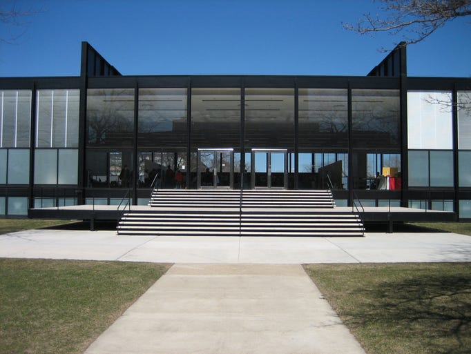 25 must-see buildings in Illinois