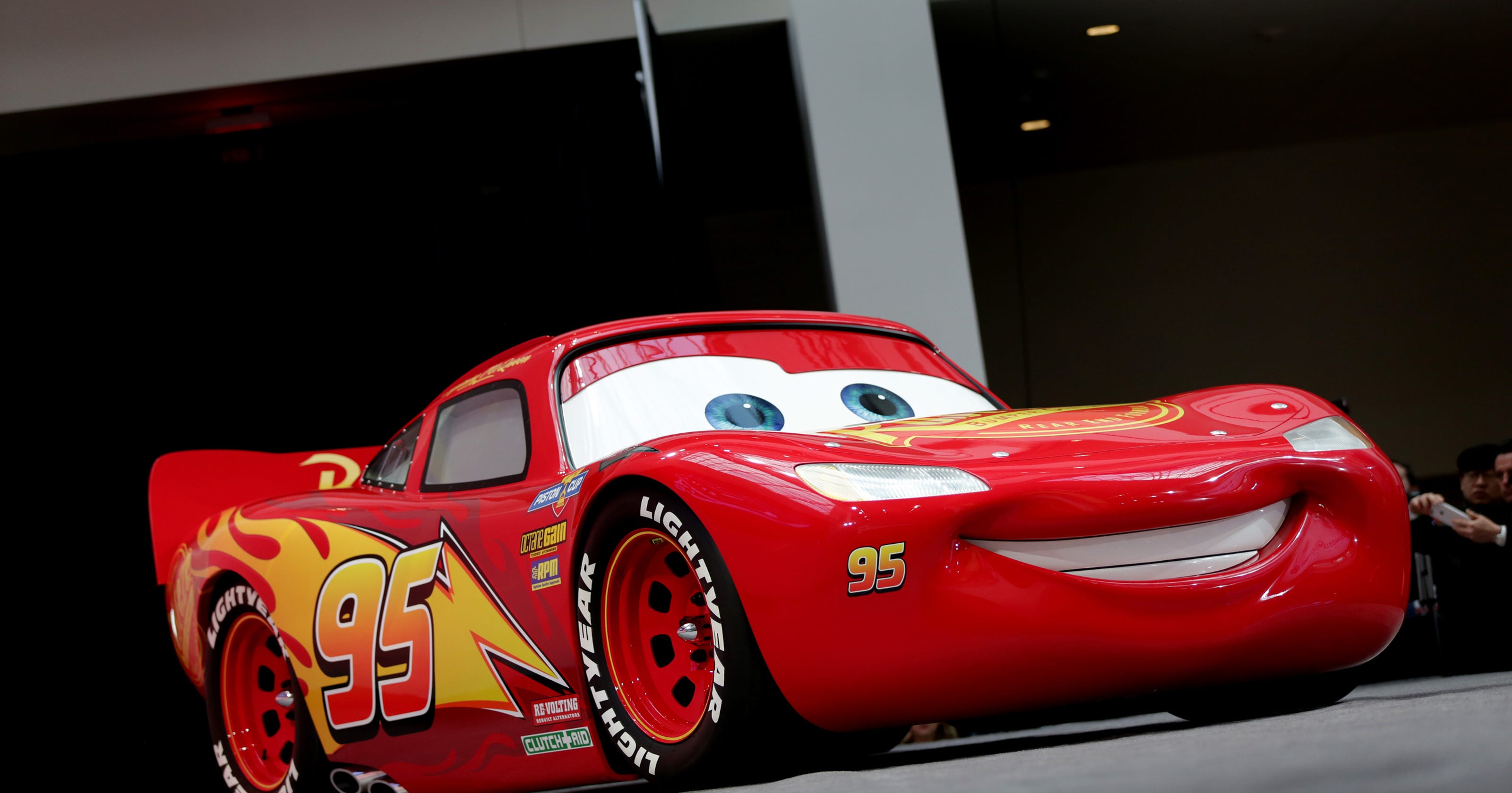 Life-size Lightning McQueen of 'Cars 3 ' debuts at Detroit auto show