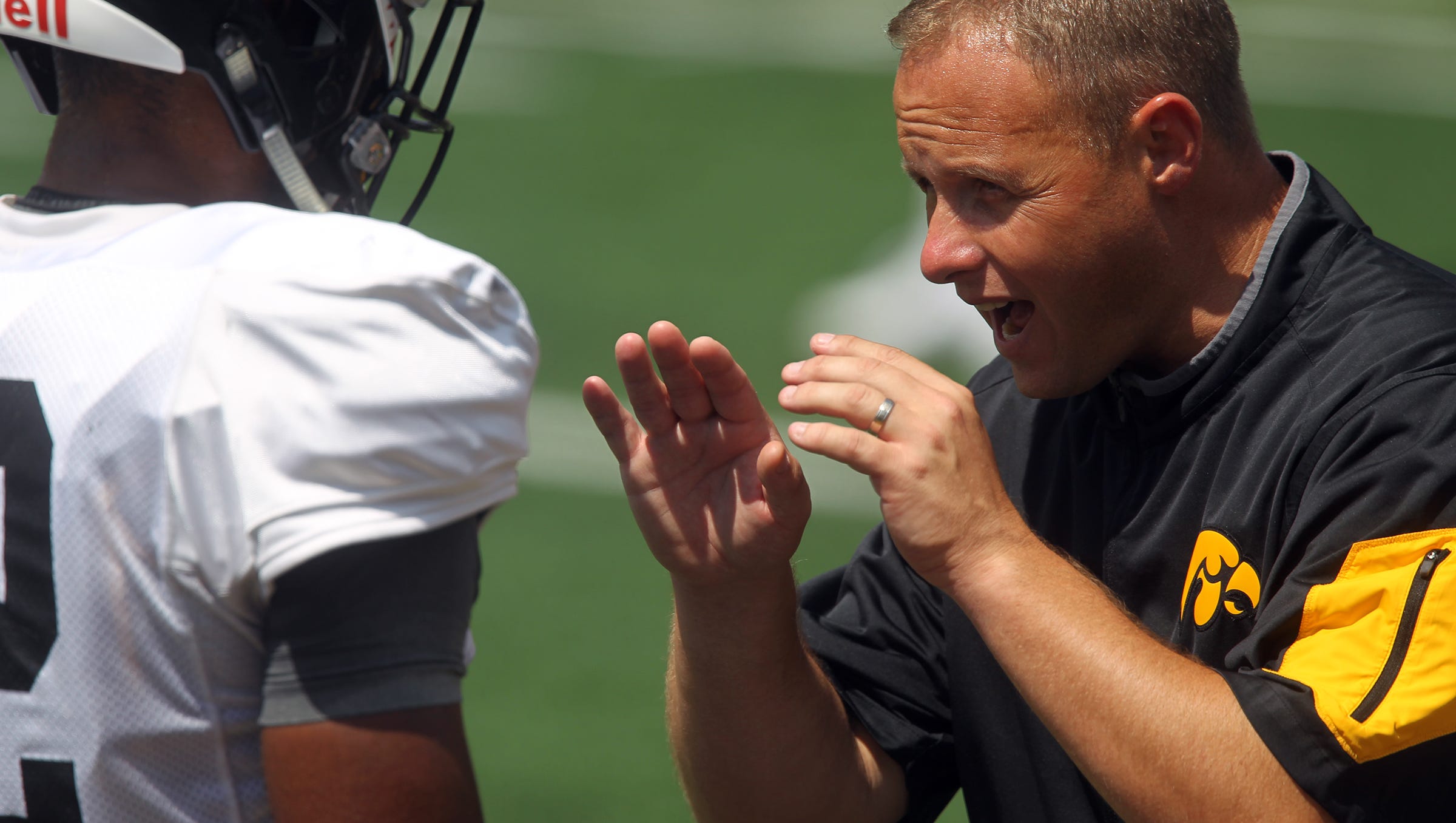 Hawkeyes football: Linebackers coach Seth Wallace may use freshmen to ...