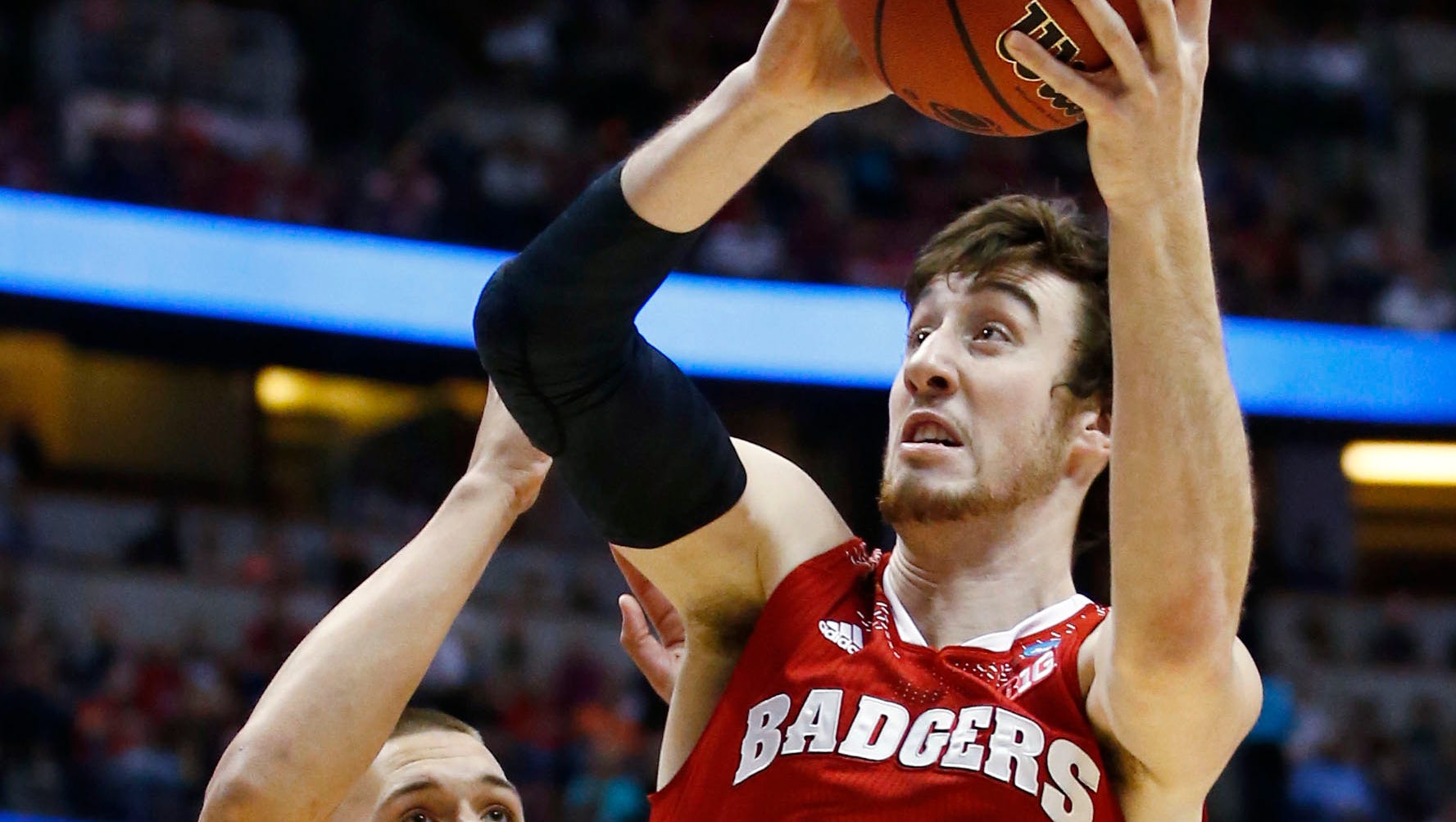 Center Frank Kaminsky drives Wisconsin's victory over UA