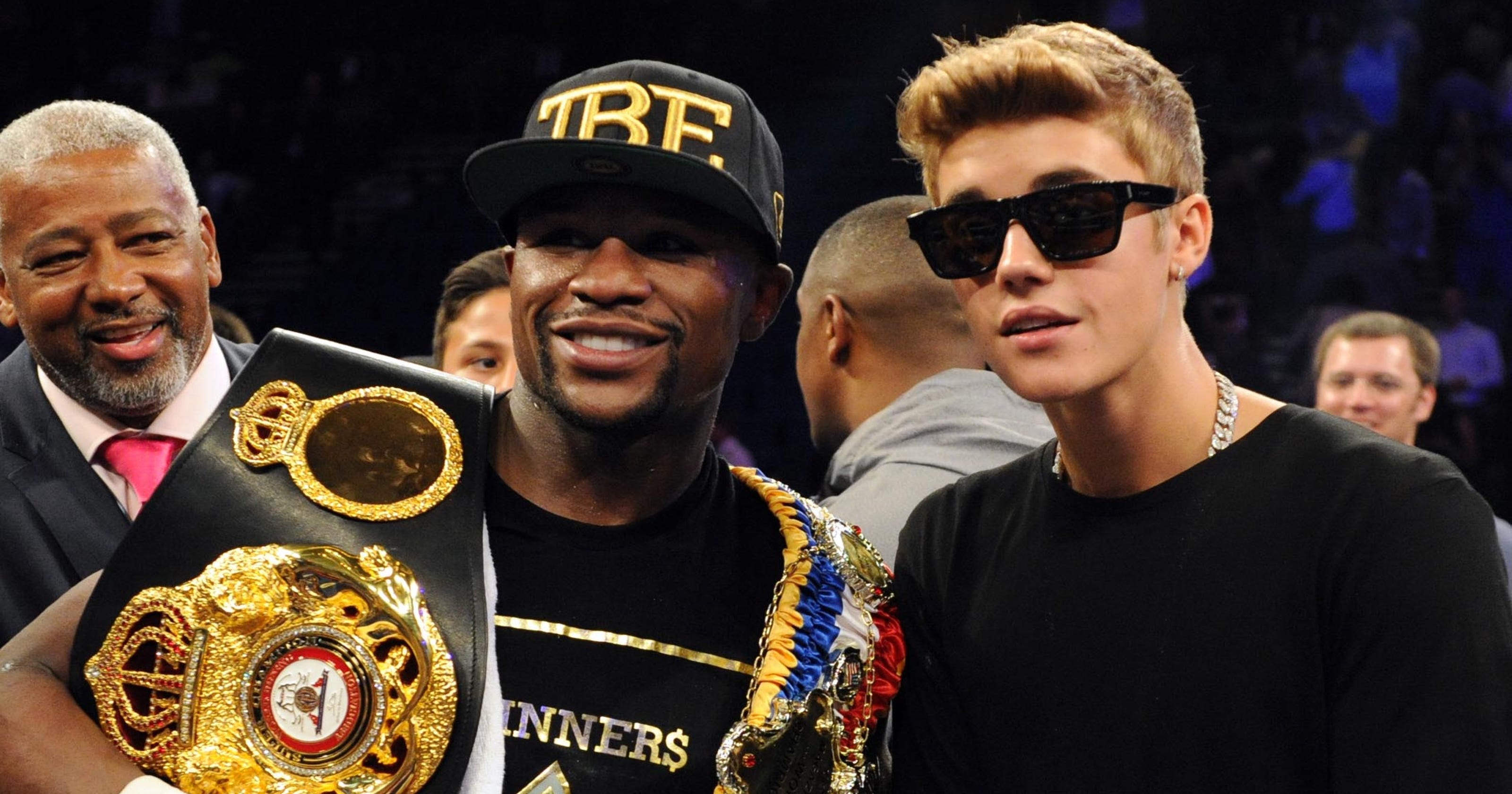 Mayweather praises Alvarez, blows off Pacquiao question