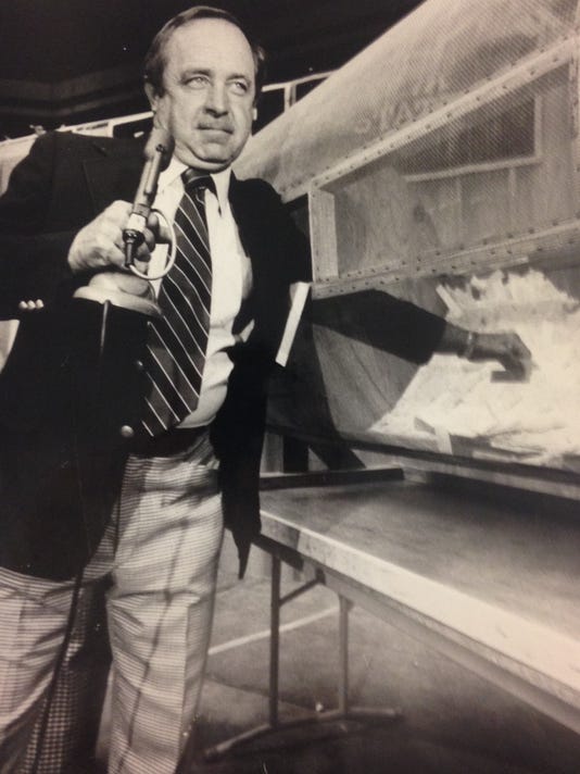 Iowans recall Earle Bruce’s interesting coaching swath through state