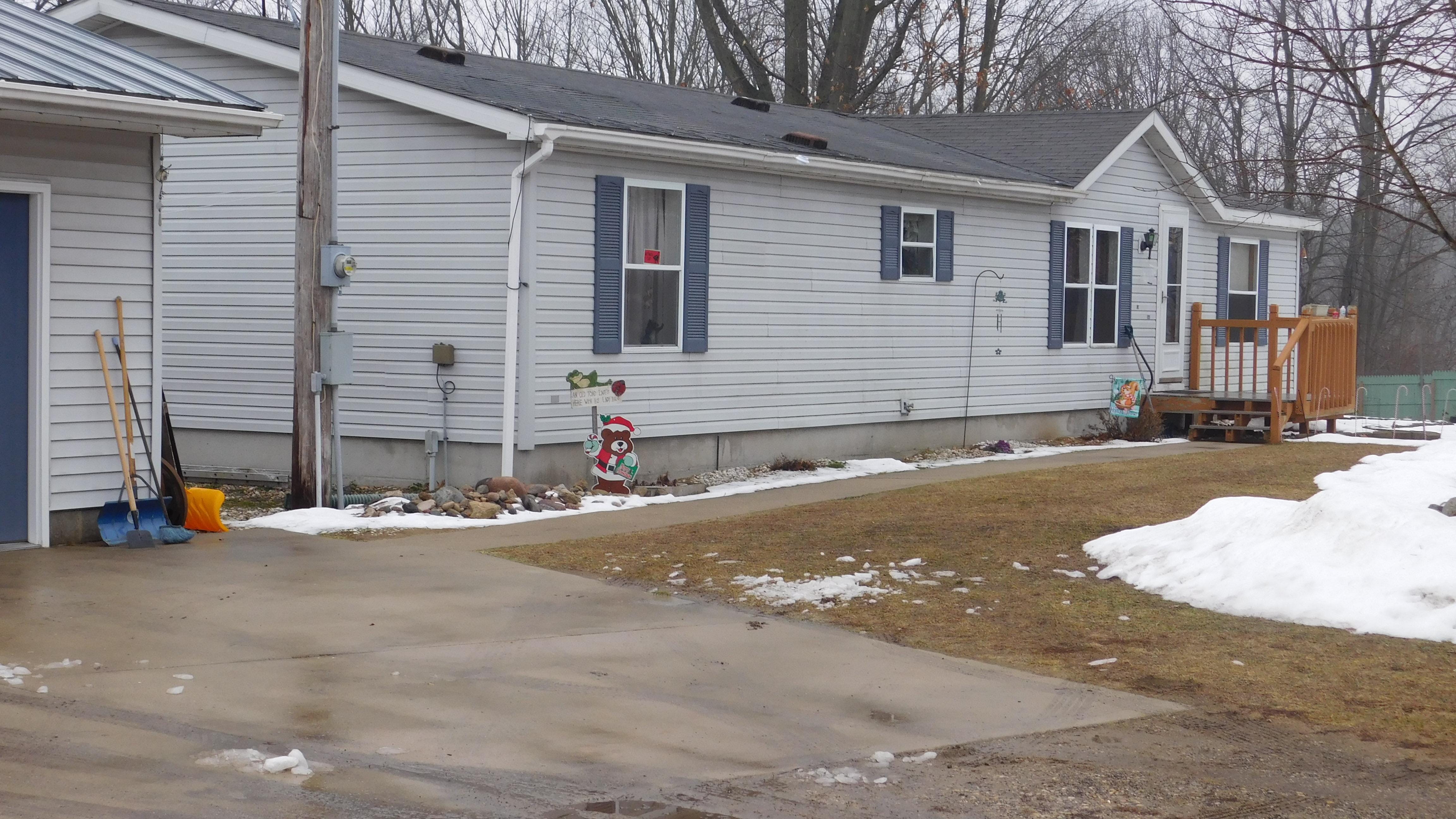 In west Michigan neighbor feud, some side with suspected killer