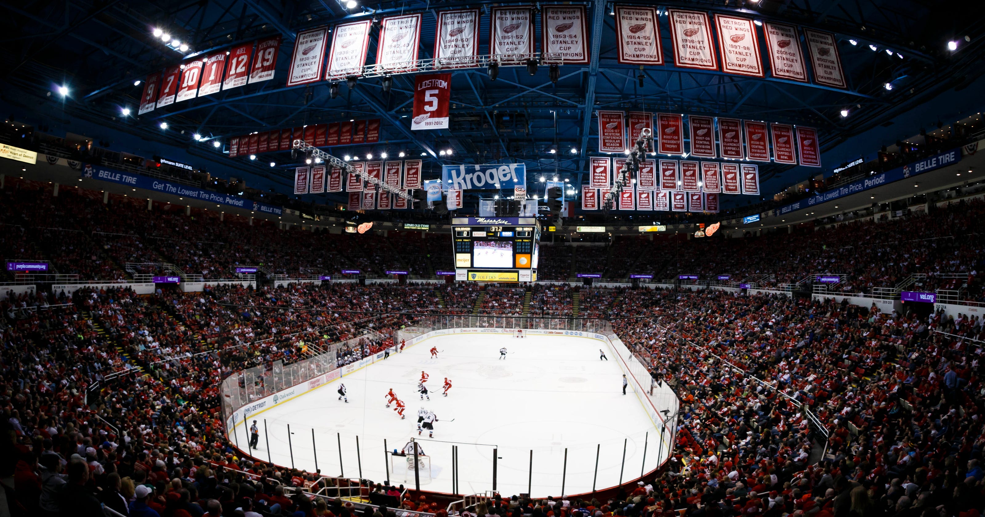 Detroit considers deal on Joe Louis Arena's future