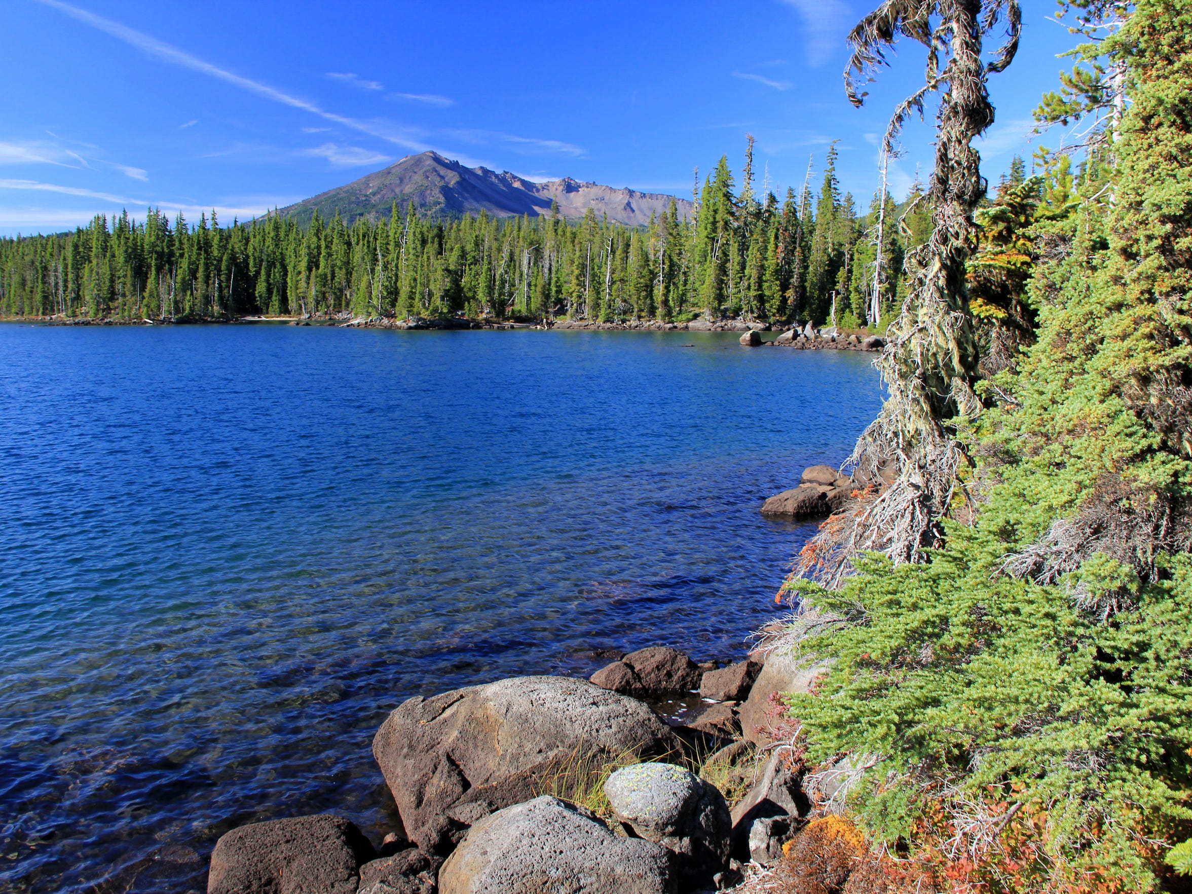 Go island camping at spectacular lake hidden in Oregon mountains