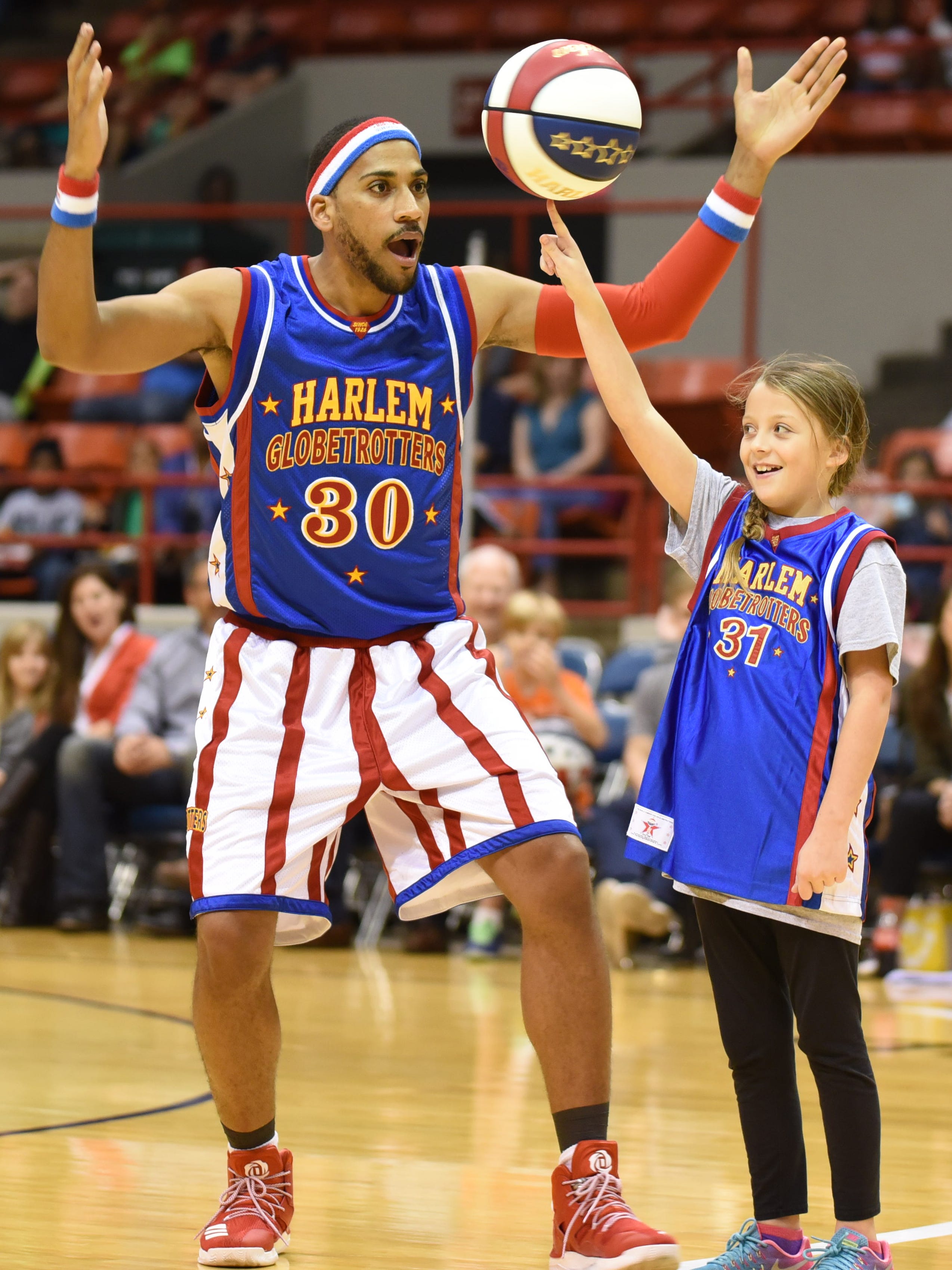 Harlem Globetrotter Zeus McClurkin, playing Monday in Sioux Falls ...