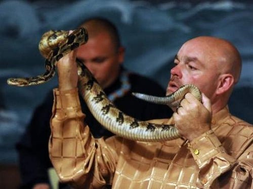 Snake-handling pastor, reality star dies from snakebite | wbir.com