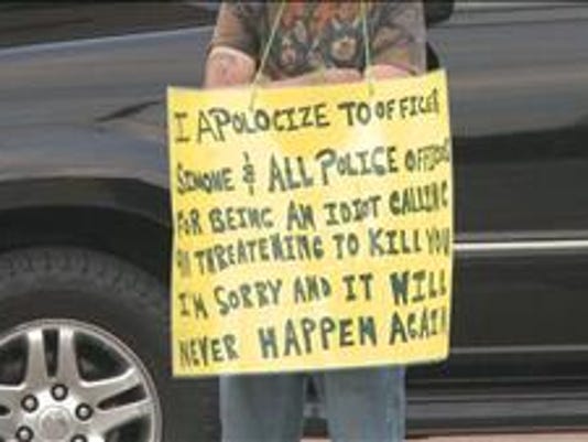 Cleveland man wears 'idiot' sign for threatening police