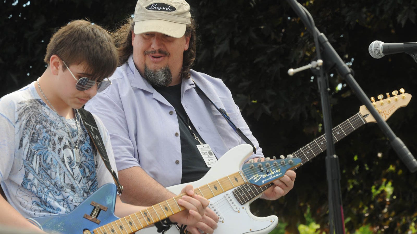 Renowned Appleton blues artist Chris Aaron dies