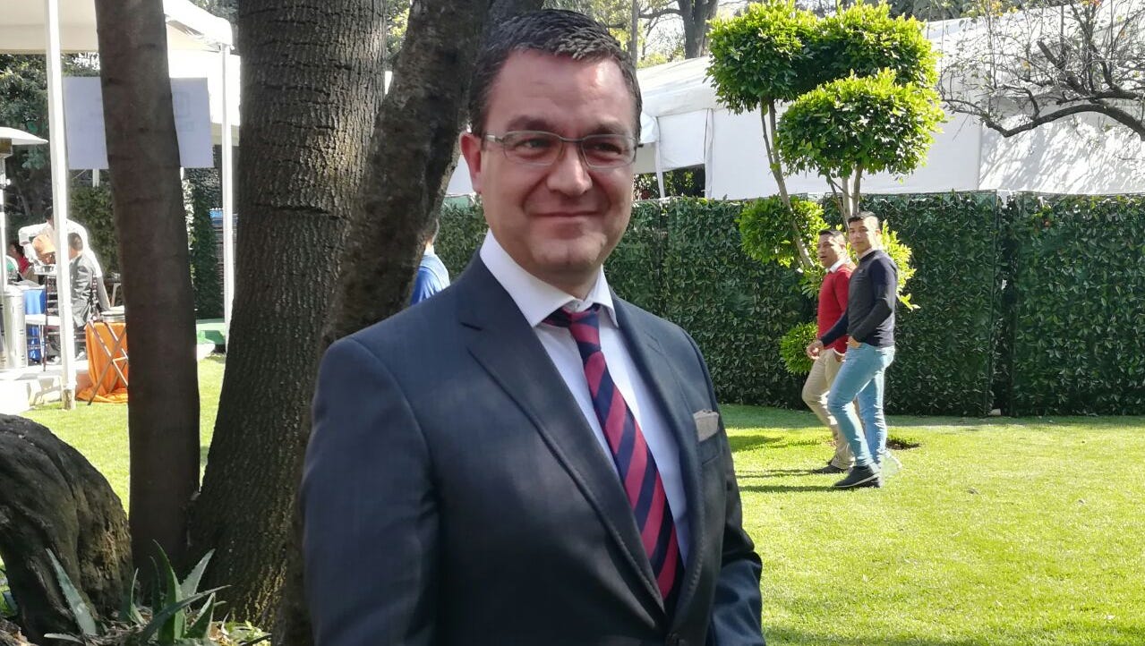 Resguardan material inédito de Juan Gabriel