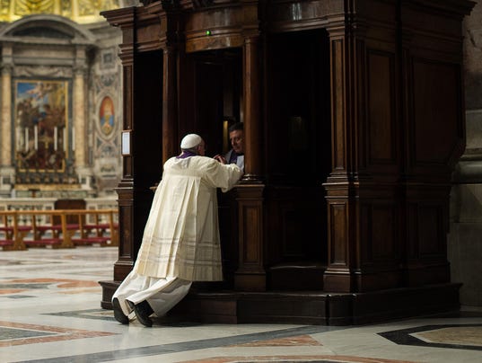 Pope Francis breaks tradition during confession
