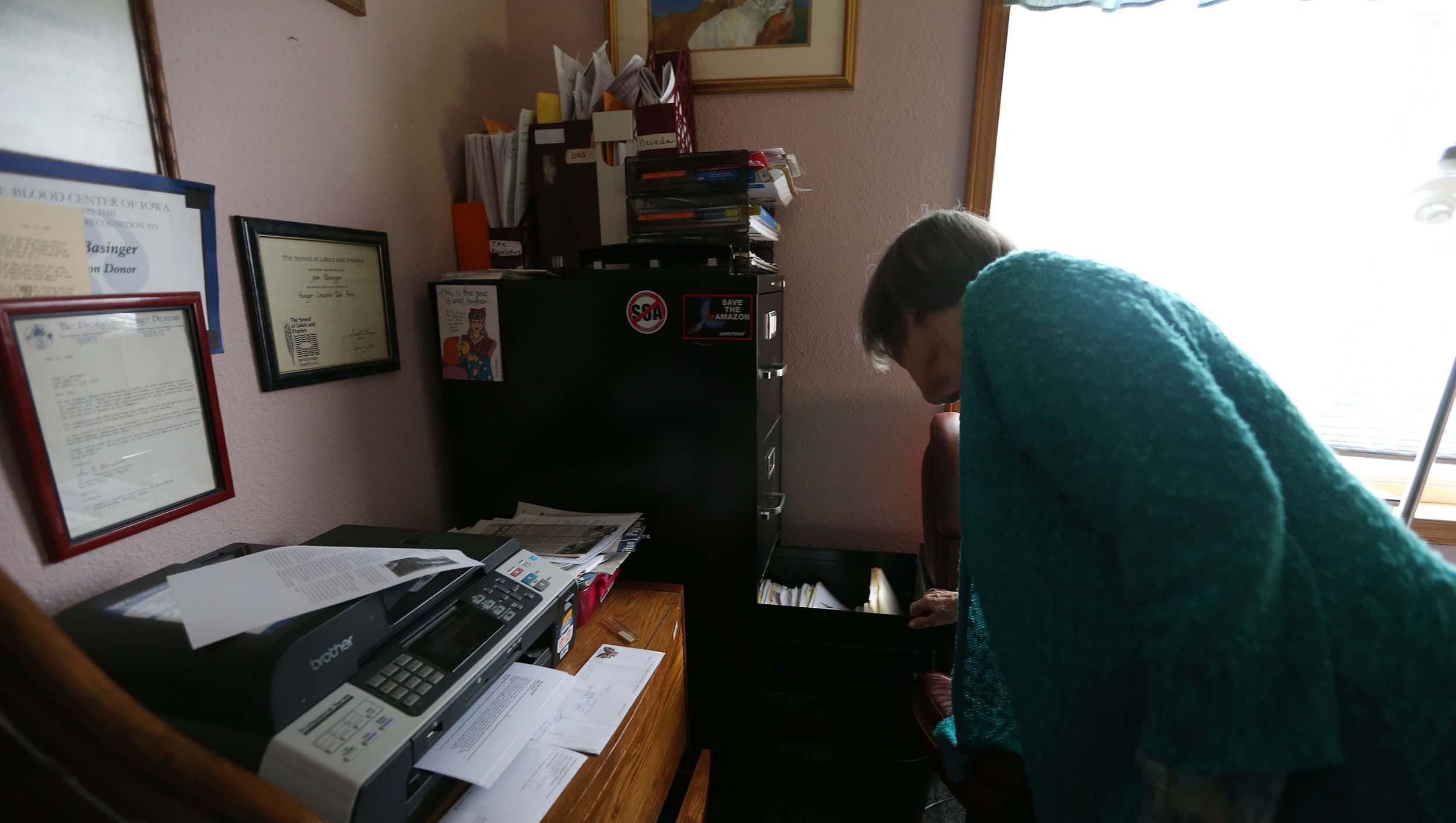 Prison letters: One woman's 30 years of writing them