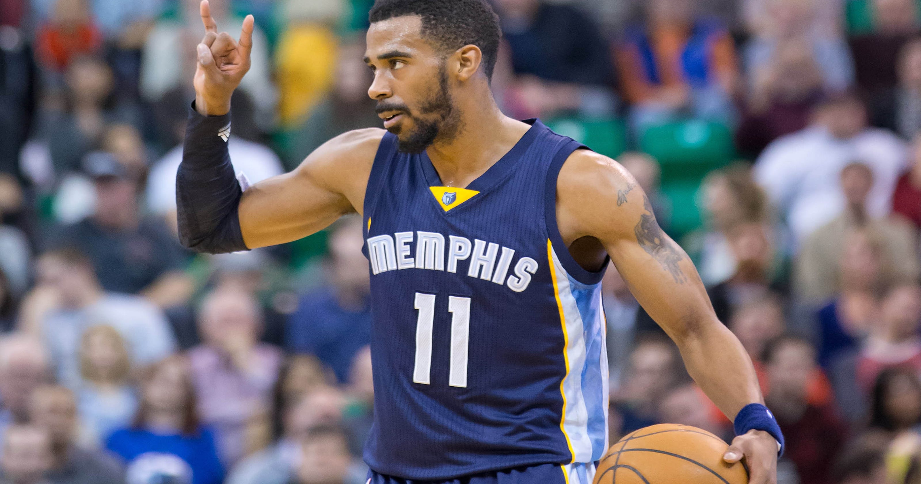 Mike Conley agrees to stay with Memphis Grizzlies