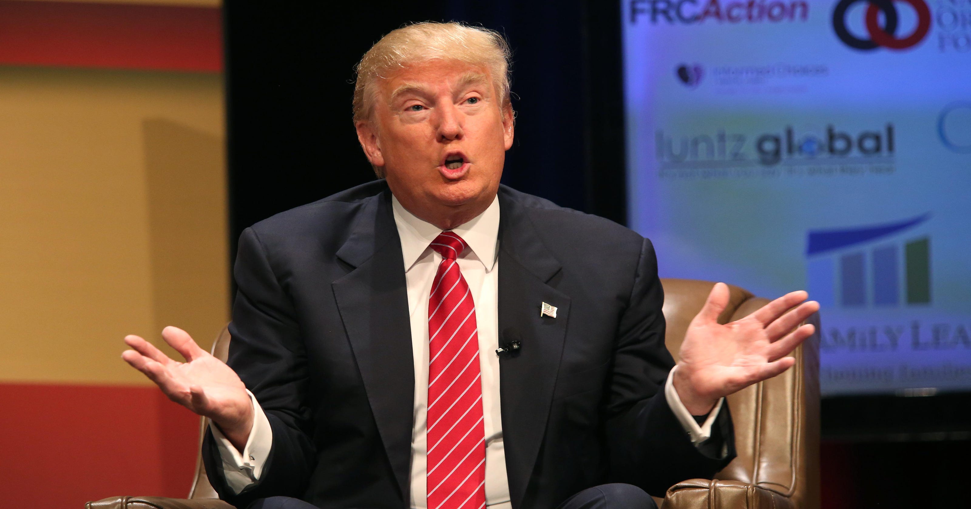 Trump bars Des Moines Register from campaign event