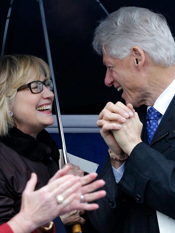Bill Clinton copies Hillary meme in Twitter pic Bill Clinton copies Hillary meme in Twitter pic