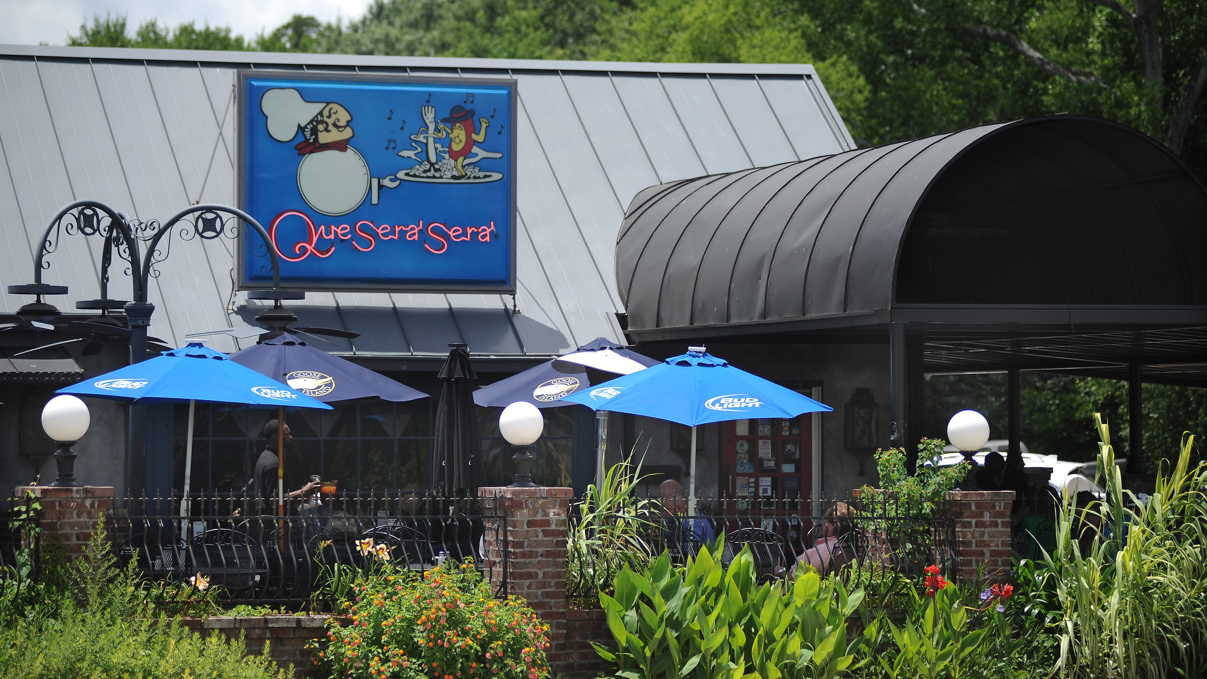 Restaurant departures jolt Fondren community