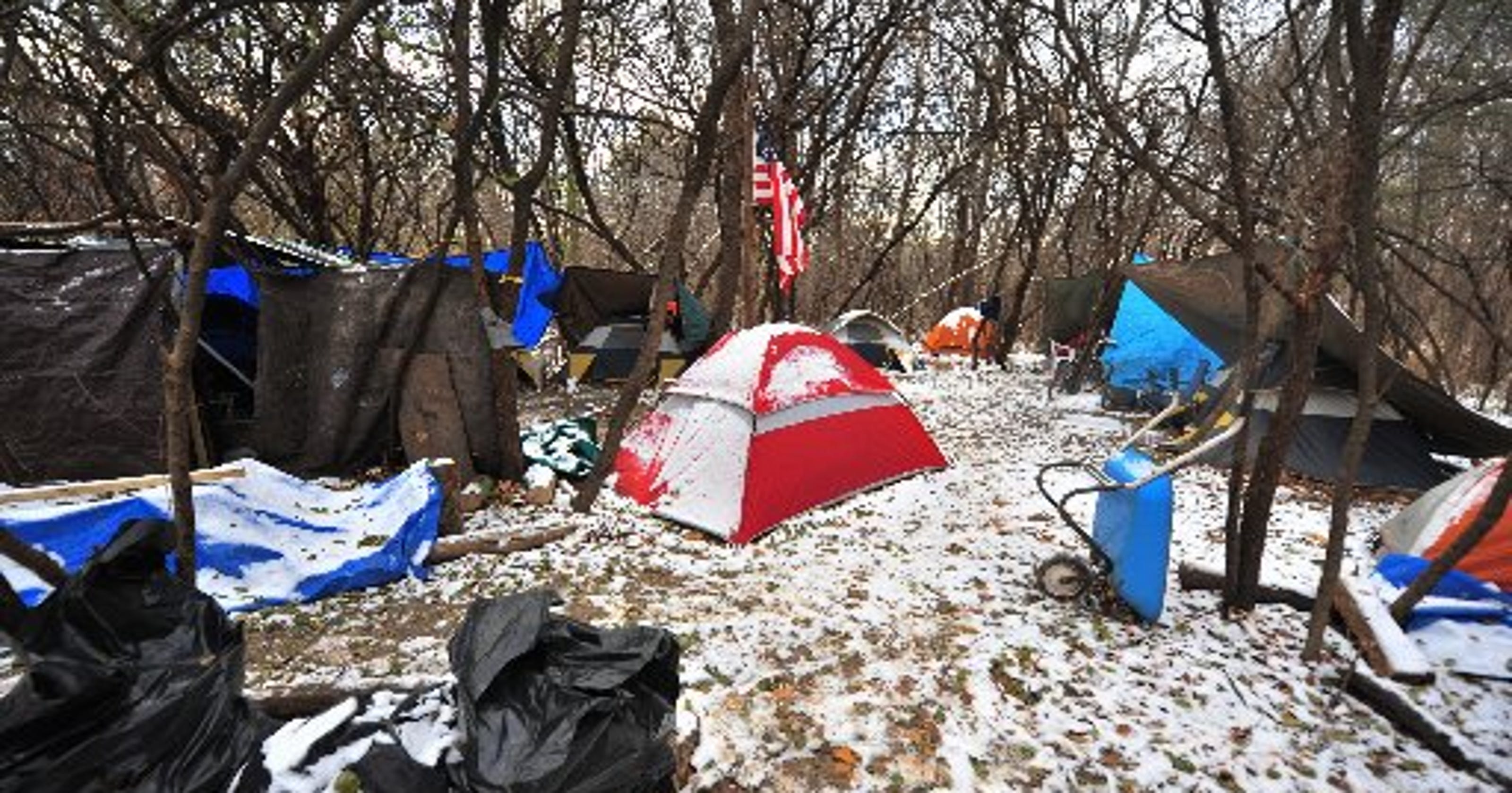 Execs brave frigid Detroit night for homeless charity