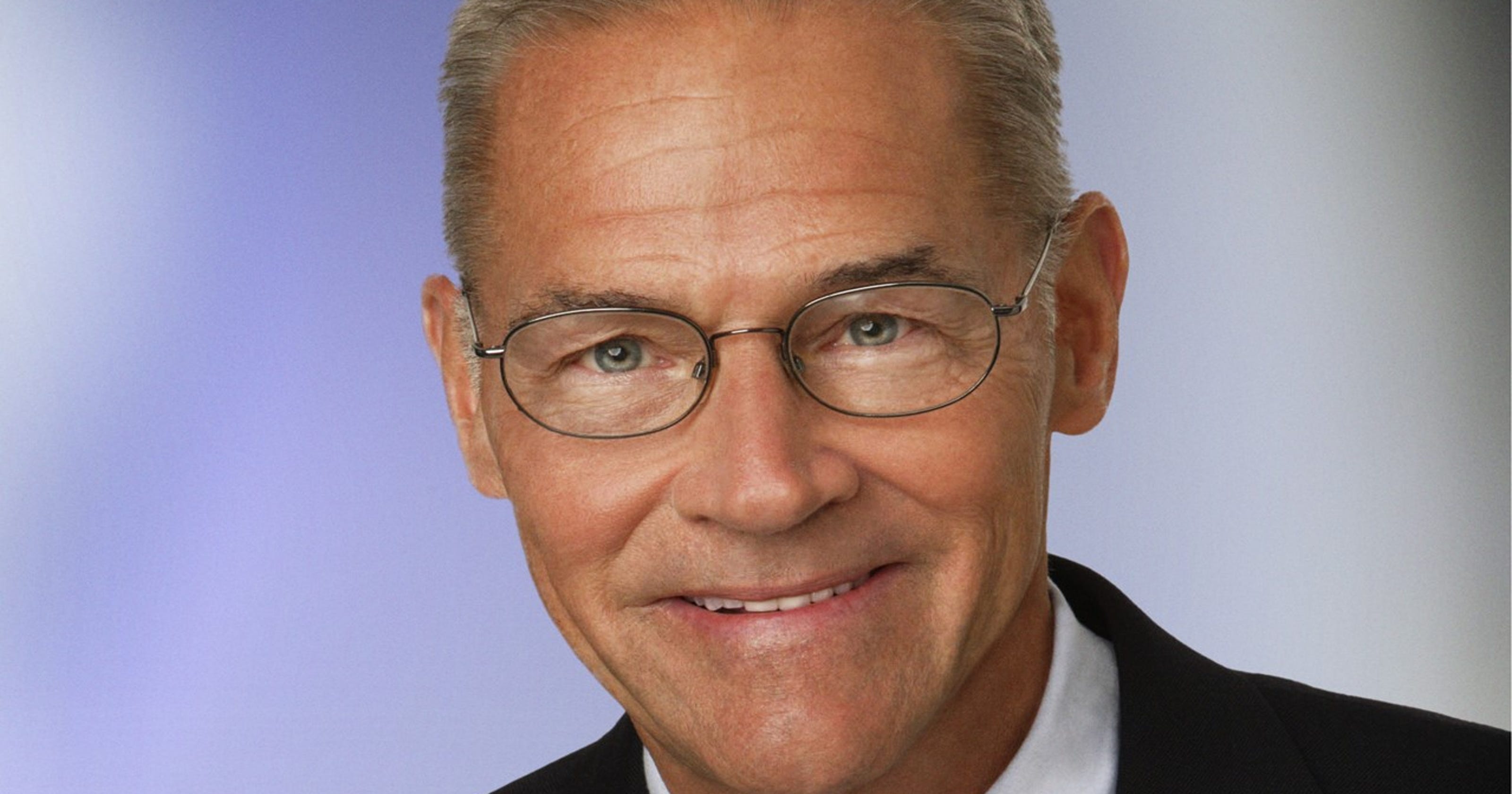 Ex-P&G CEO John Pepper urges vote no to hedge fund