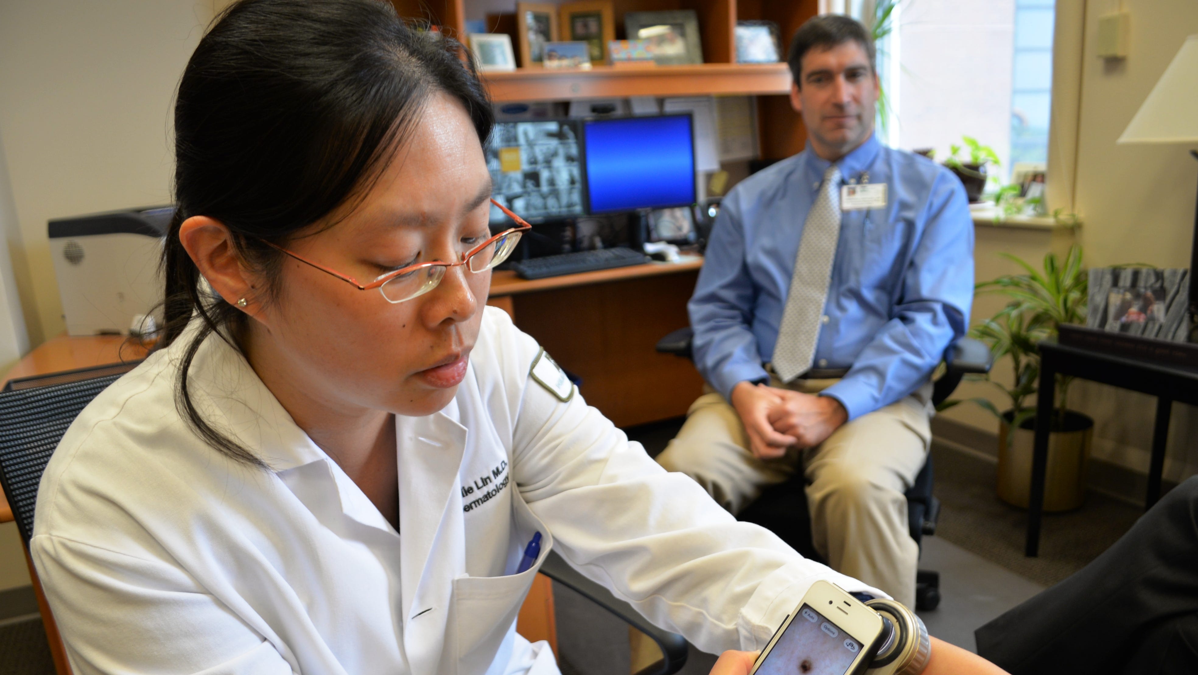 Doctors with iPhones carry lighter load