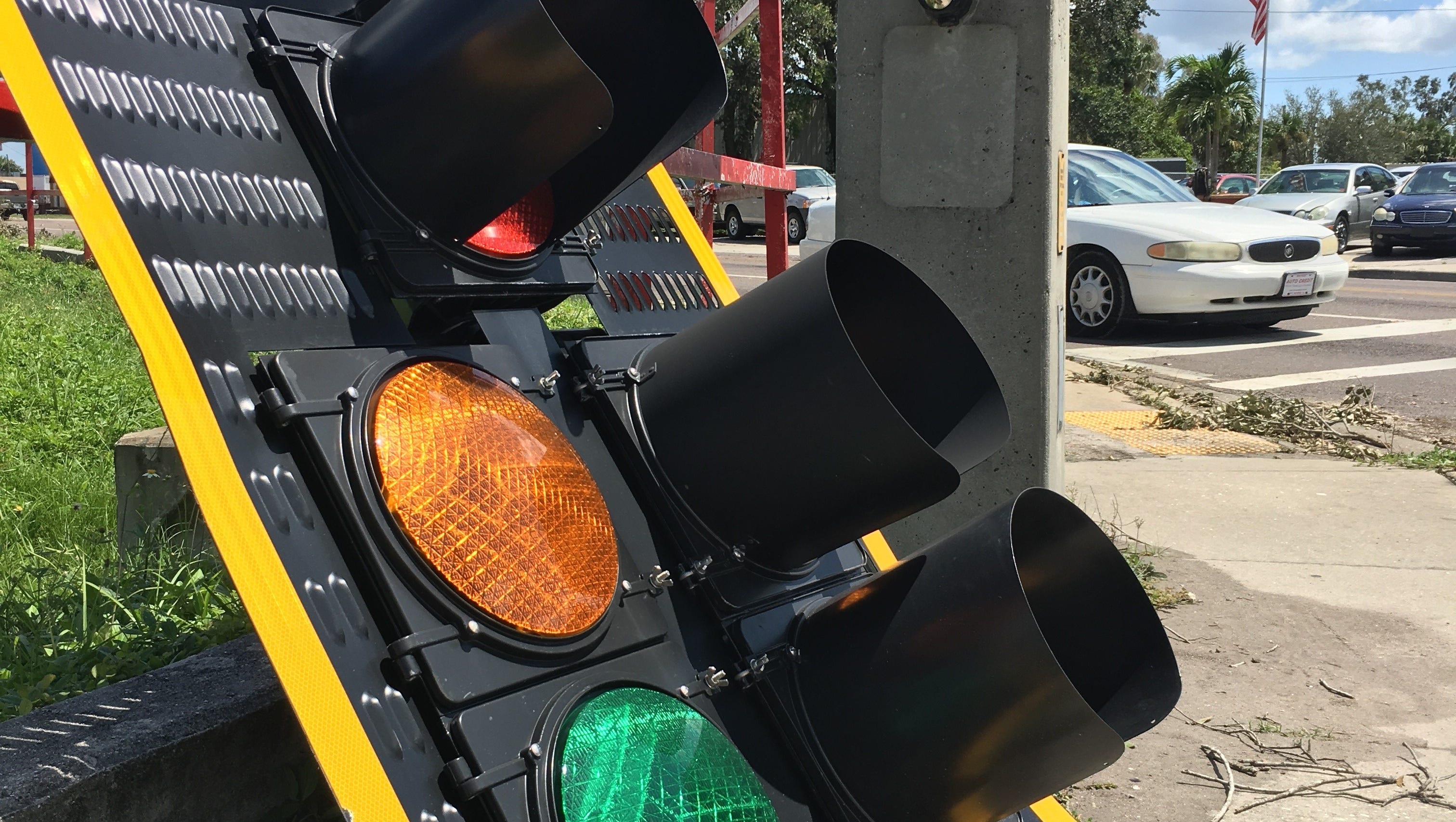 Irma aftermath: Crashes happen as drivers blow through inoperable ...