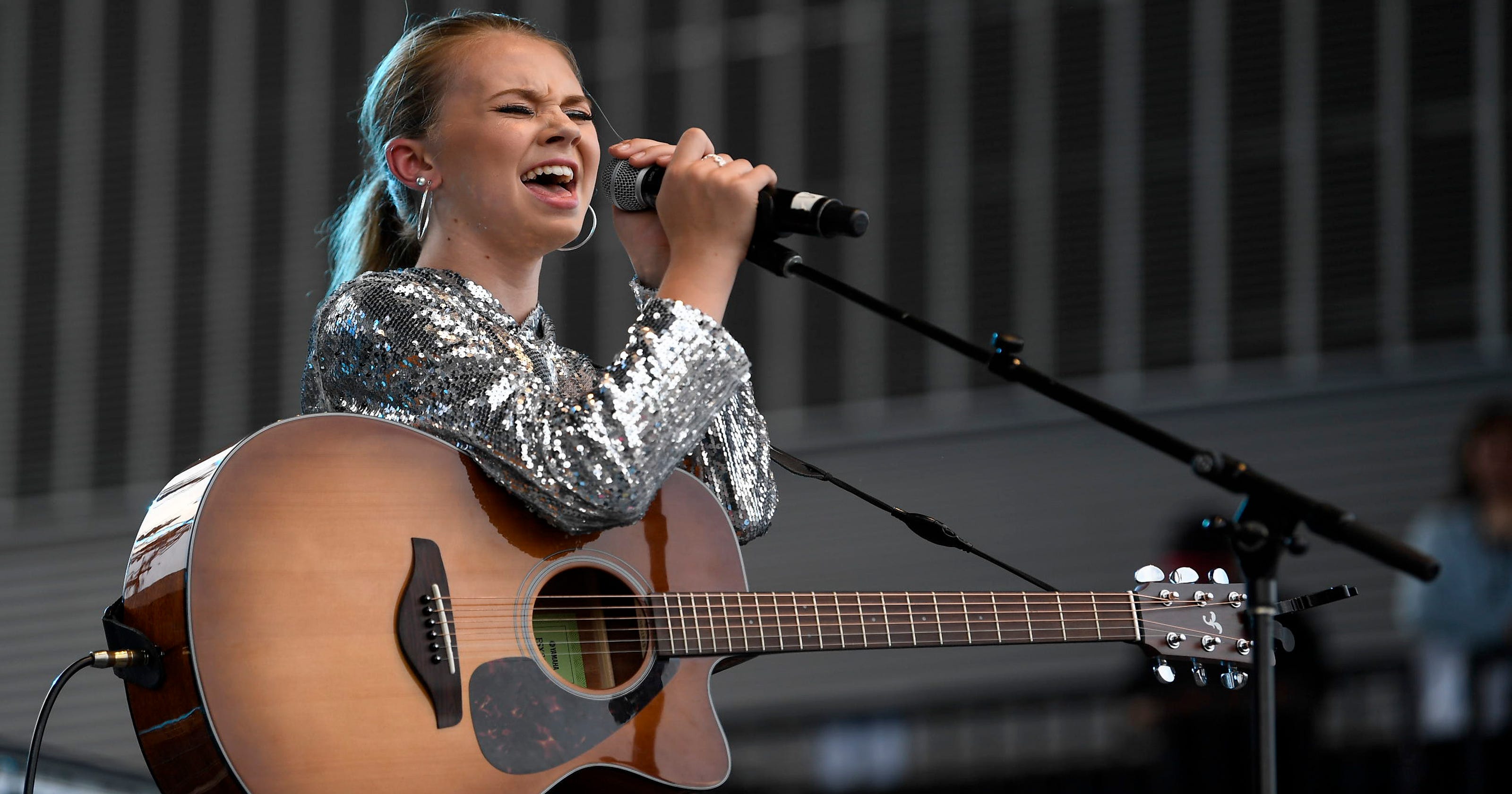 Tegan Marie releases new video for " I Know How to Make a Boy Cry"