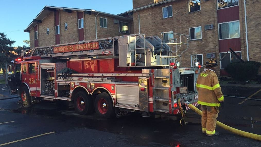 Firefighter, resident burned in Detroit apartment fire