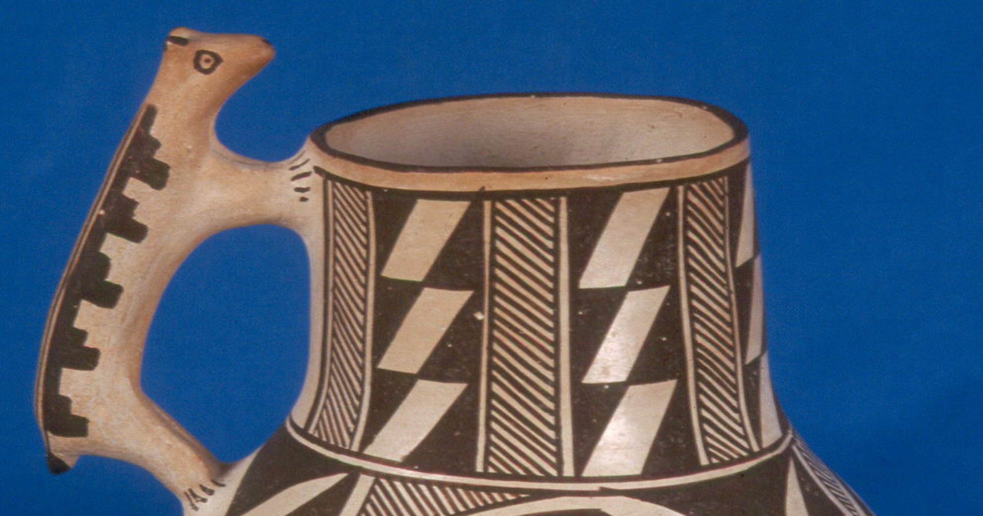 'Enchanted Land' exhibit highlights Puebloan pottery