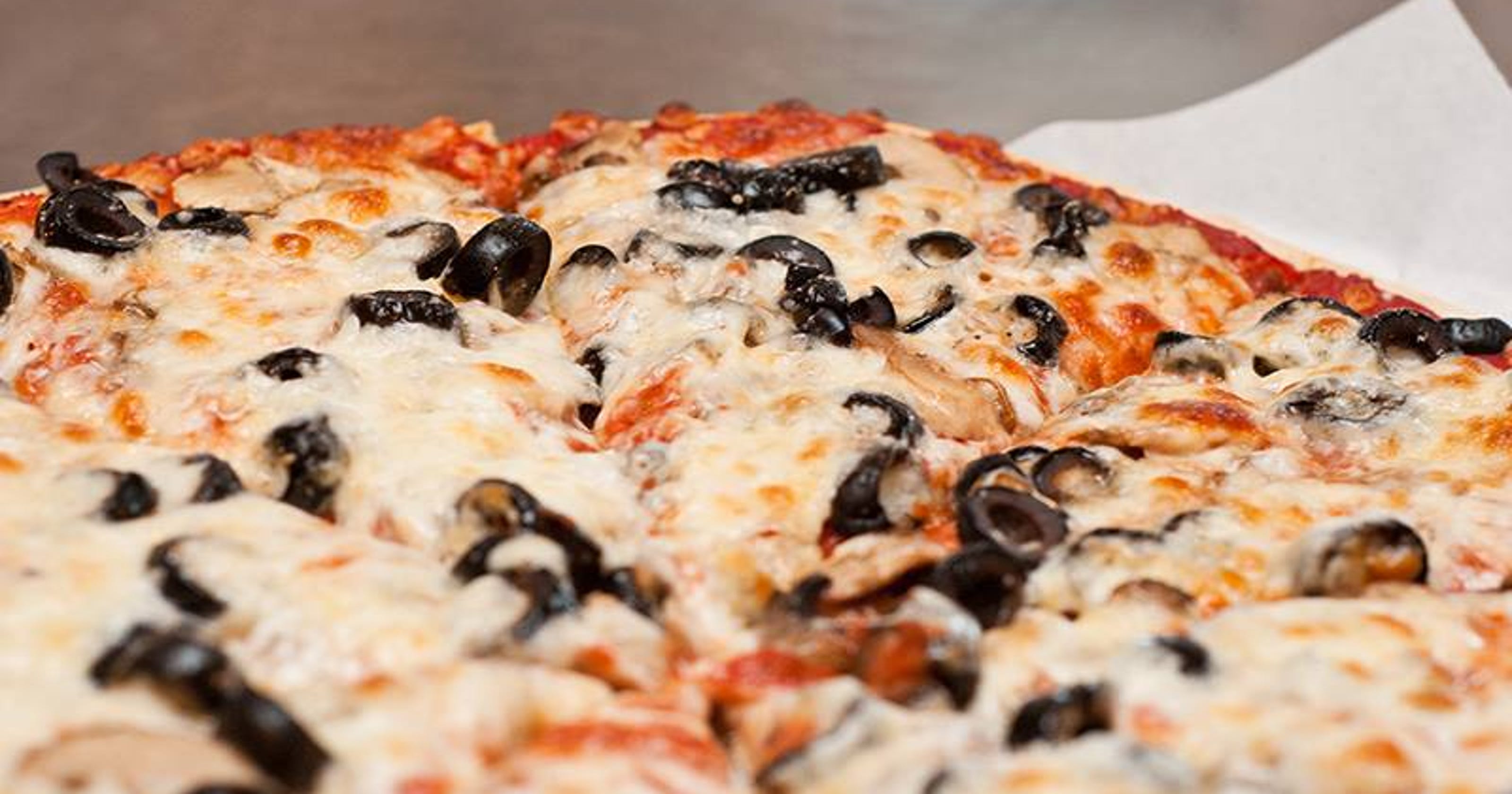 This Iowa college town pizza joint named 'best in state'