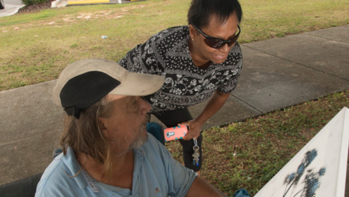 Community comes together to support homeless artist