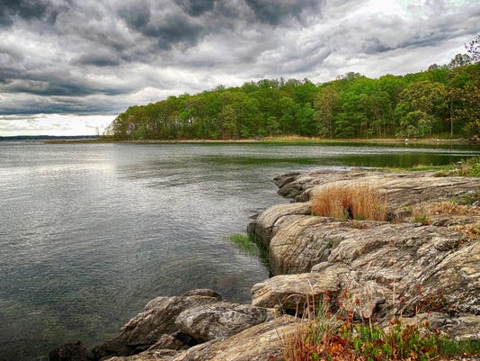 Hiking Hunter Island in Pelham Bay Park