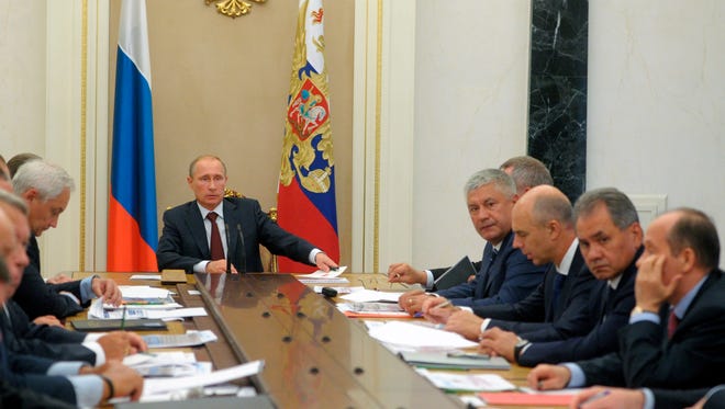 Putin: Russia to focus on new offensive weapons Putin: Russia to focus on new offensive weapons