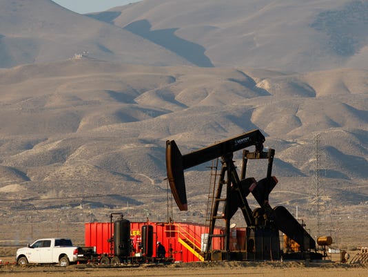 Exxon and Chevron trailing in U.S. fracking boom
