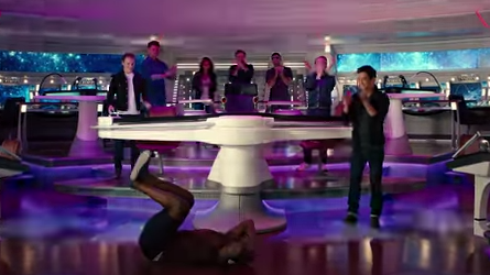 Idris Elba shows evil breakdancing skills on the 'Star Trek' Enterprise ...