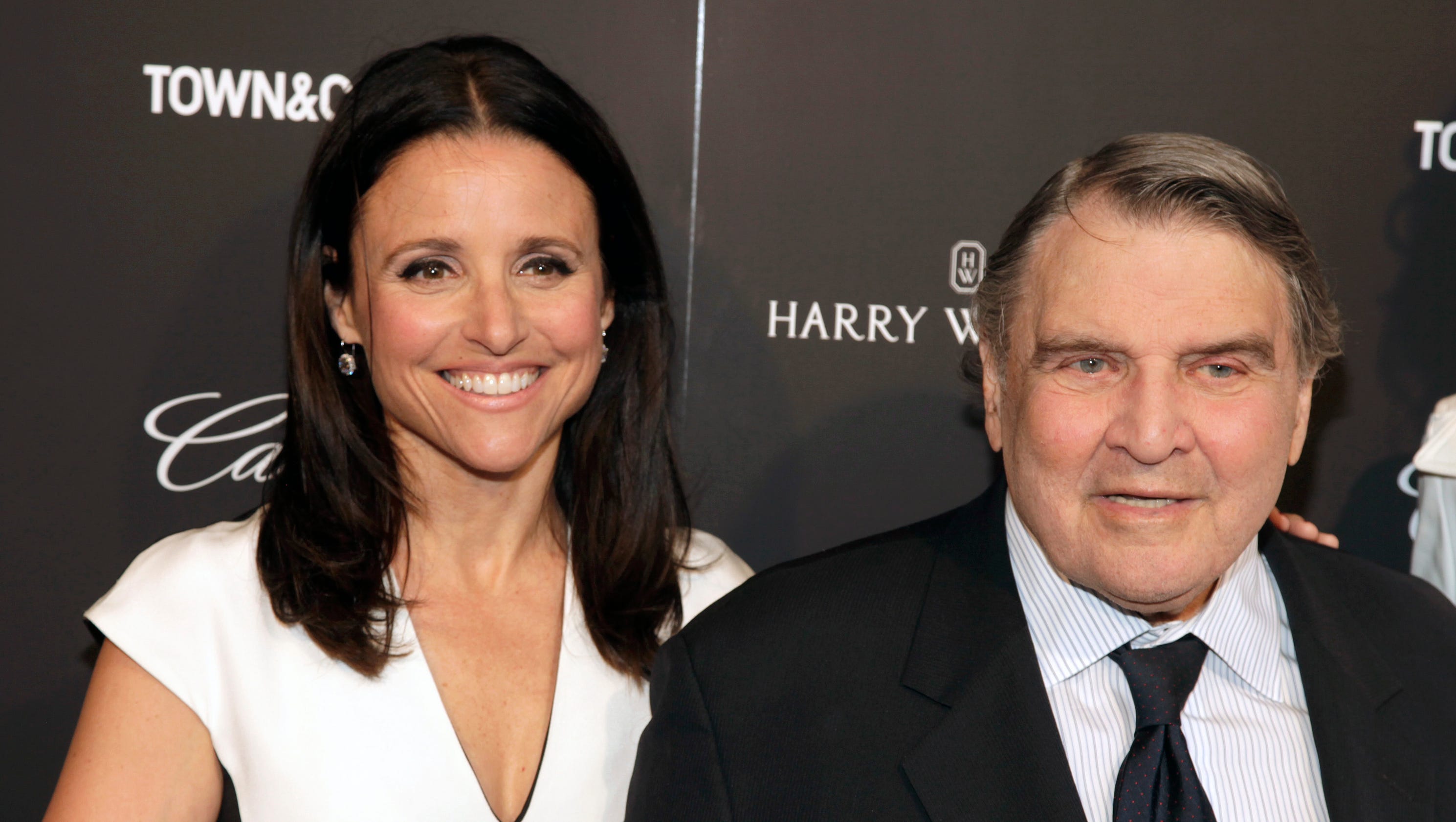 Julia Louis-Dreyfus dedicates 'Veep' Emmy to dad